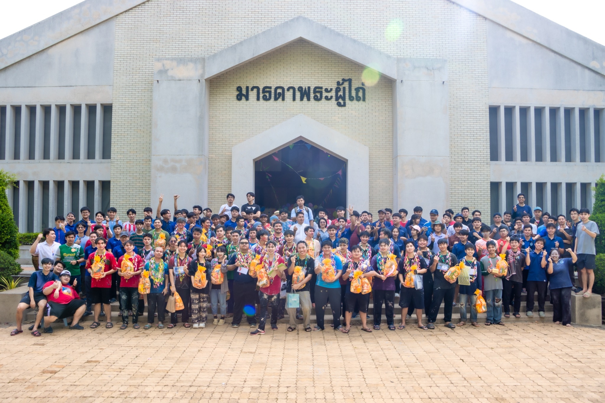 กิจกรรม “ผูกพัน สร้างสรรค์ สานสัมพันธ์น้องใหม่” - Saengtham College