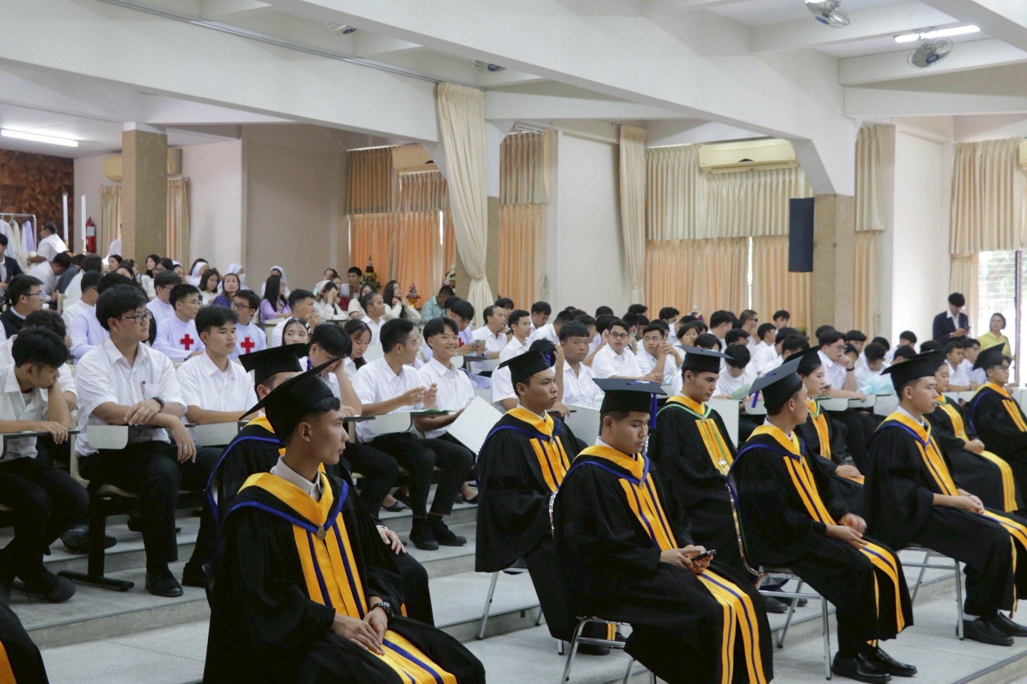 พิธีประสาทปริญญาบัตร ประจำปีการศึกษา 2568 - Saengtham College